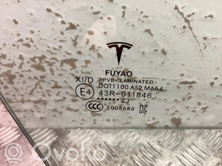 Tesla Model Y Front door window glass four-door, 350.00 € | RRR