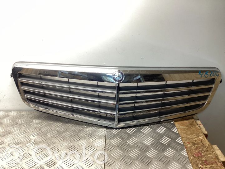 A2048801283 Mercedes-Benz C W204 Grille calandre supérieure de pare ...