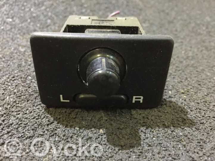8x18t Nissan Patrol Y60 Wing mirror switch, 12.00 € | RRR