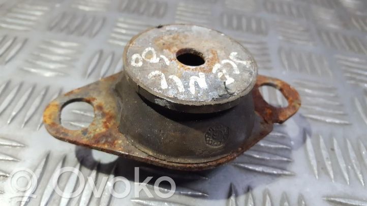 7700788318 Renault Kangoo I Engine mount bracket, 12.00 € | RRR