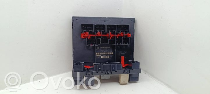 3C0937049E Volkswagen Touran I Boîte à fusibles, 3.00 € | OVOKO