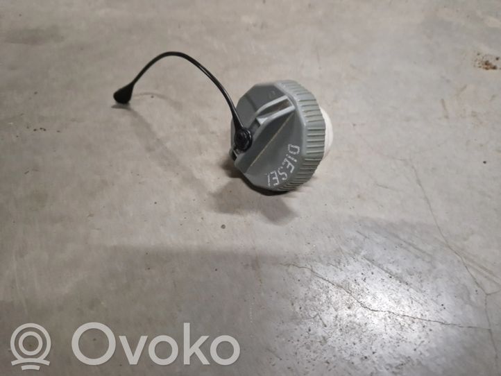 Mitsubishi L200 Fuel tank filler cap, 15.00 € | RRR