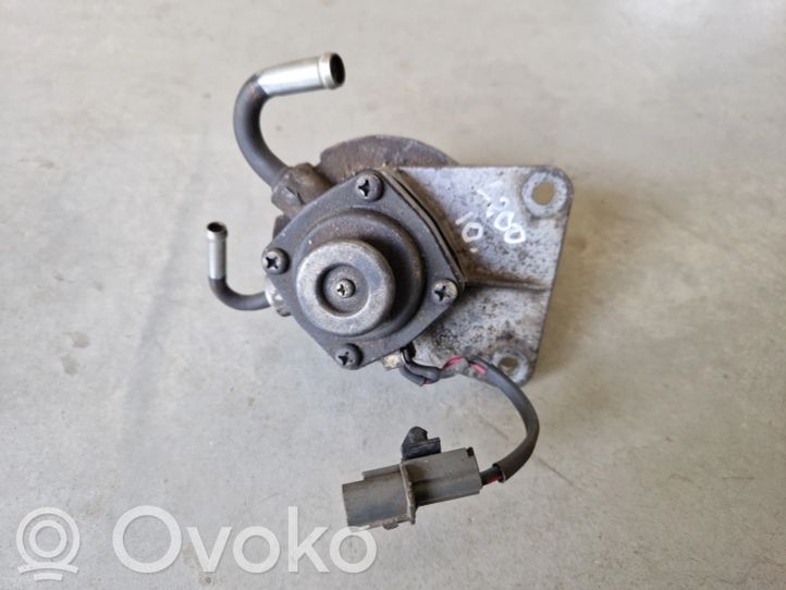 Mitsubishi L200 Fuel filter bracket/mount holder, 25.00 € | RRR