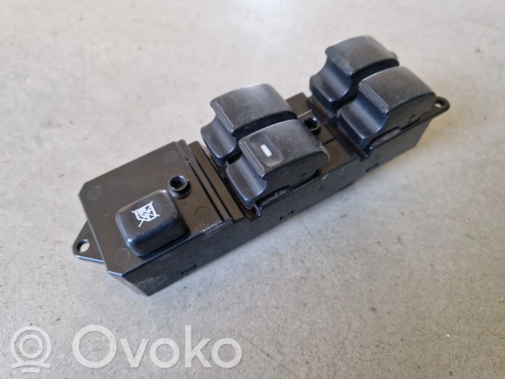 MR587952 Mitsubishi L200 Quarter vent window switch, 30.00 € | RRR