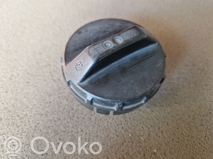 Mitsubishi L200 Fuel tank filler cap, 10.00 € | RRR
