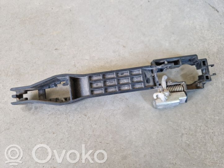 Mitsubishi L200 Front door exterior handle/bracket, 10.00 € | RRR