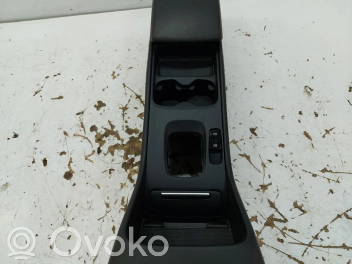 Volvo XC40 Center console, 168.24 € | RRR
