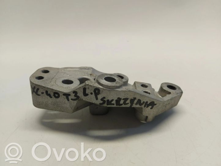 32267590 Volvo XC40 Gearbox mounting bracket, 23.29 € | RRR