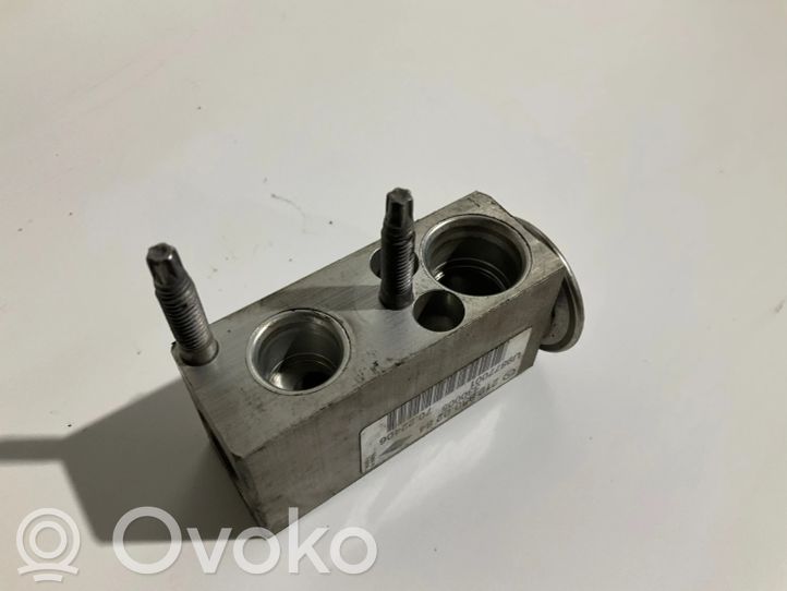 2128300284 Mercedes-Benz E W212 Détendeur de climatisation, 10.00 € | OVOKO