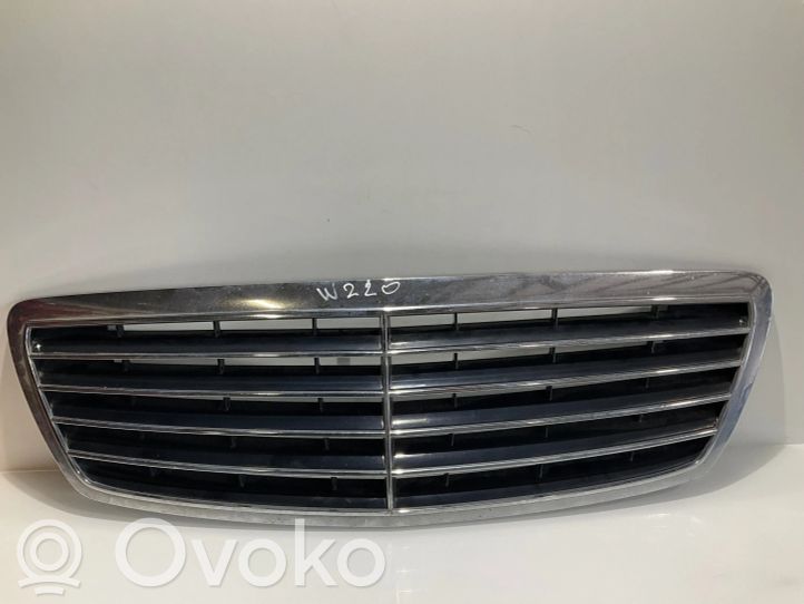 A2208800583 Mercedes-Benz S W220 Grille de calandre avant, 35.00 € | OVOKO