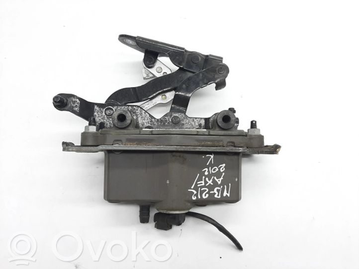 A2129066201 Mercedes-Benz E A207 Engine bonnet/hood hinges, 51.00 € | RRR