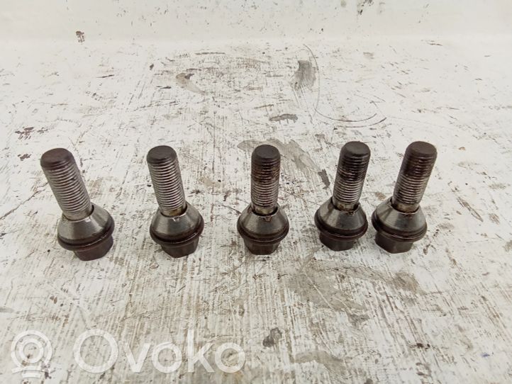 Volvo XC60 Nuts/bolts, 10.00 € | RRR