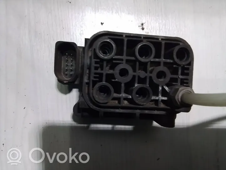 A2513200058 Mercedes-Benz ML W164 Air suspension valve block, 45.00 € | RRR