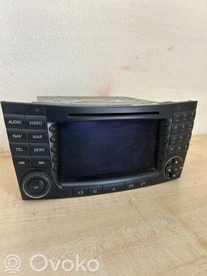 A2118202197 Mercedes-Benz E W211 Radio/CD/DVD/GPS head unit, 180.00 € | RRR