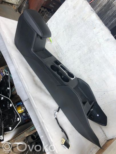 Jx7ba044e07n Ford Focus Center console, 120.00 € | RRR