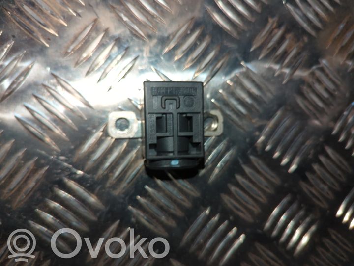 4F0915519 Audi A6 S6 C6 4F Battery relay fuse, 10.00 € | RRR