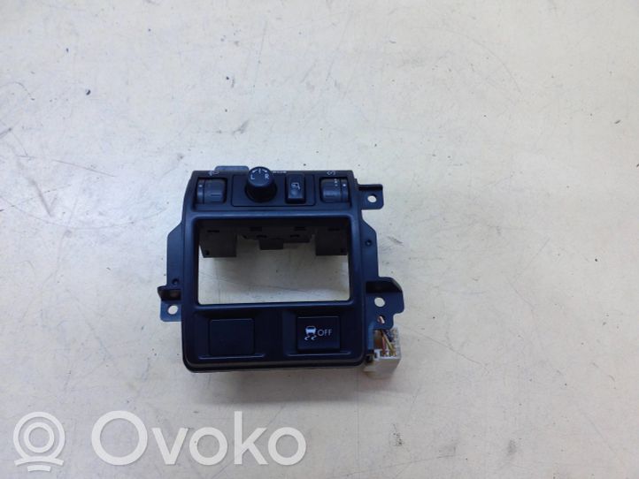 83061AJ000 Subaru Outback Wing mirror switch, 10.00 € | RRR