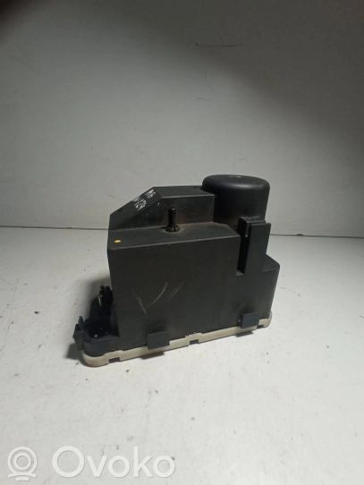 0008000948 Mercedes-Benz E W124 Central locking vacuum pump, 50.00 € | RRR