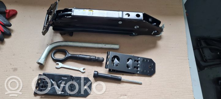 8K0805615 Audi Q5 SQ5 Tool set, 58.82 € | RRR