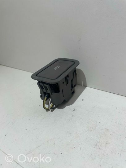 4B0925071A Audi A2 12 V Socket (rear), 9.00 € | RRR