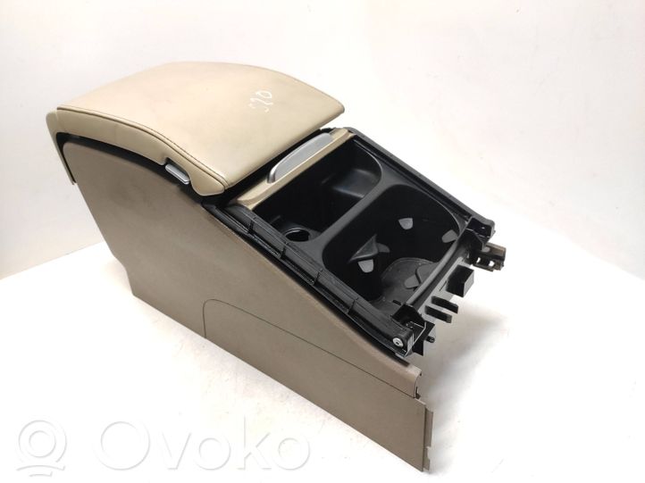 39997577 Volvo S80 Armrest, 59.90 € | RRR