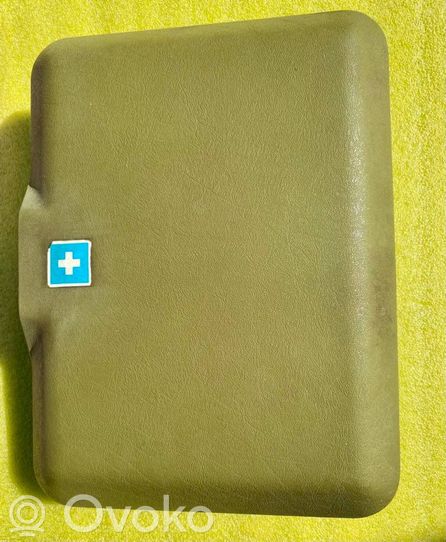 Mercedes-Benz W123 Trousse de premiers secours, 61.18 € | OVOKO