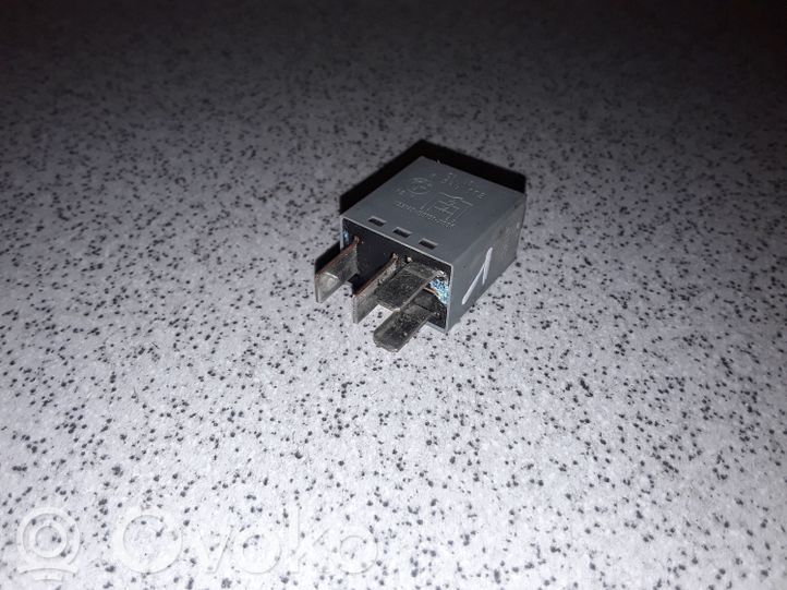 61366919112 BMW 5 E60 E61 Autres relais, 1.00 € | OVOKO