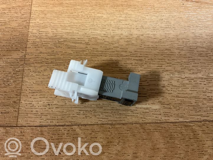 A0015456309 Mercedes-Benz E W212 Brake pedal sensor switch, 7.00 € | RRR