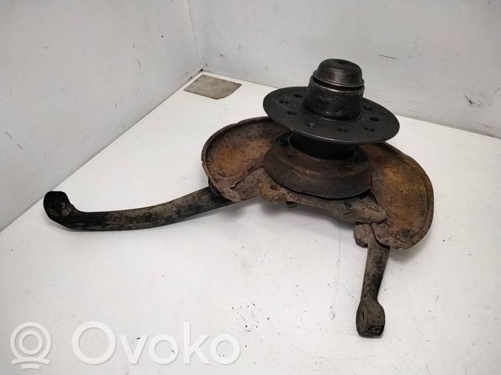 Mercedes-Benz W123 Front wheel hub, 36.66 € | RRR