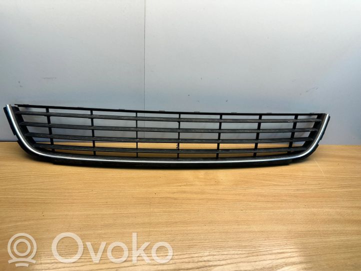 5K0853677 Volkswagen Golf VI Front bumper lower grill, 29.99 € | RRR