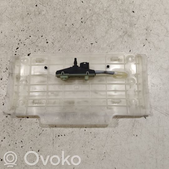 2218000178 Mercedes-Benz S W221 Driver seat console base, 25.00 € | RRR