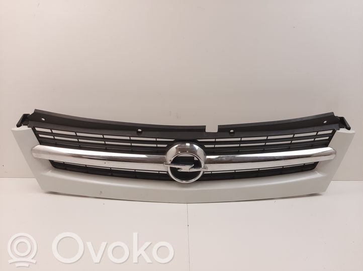8200233763 Opel Movano A Front bumper upper radiator grill, 40.00 € | RRR