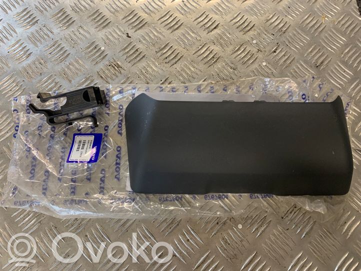 31359618 Volvo XC70 Rear bumper trim bar molding, 35.00 € | RRR
