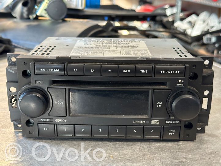 P05091509AG Dodge Caliber Radio/CD/DVD/GPS head unit, 40.00 € | RRR