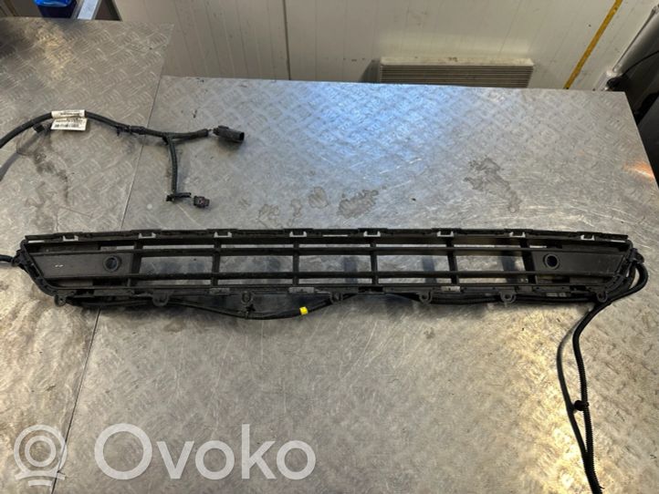 31449342 Volvo XC40 Front bumper lower grill, 60.00 € | RRR