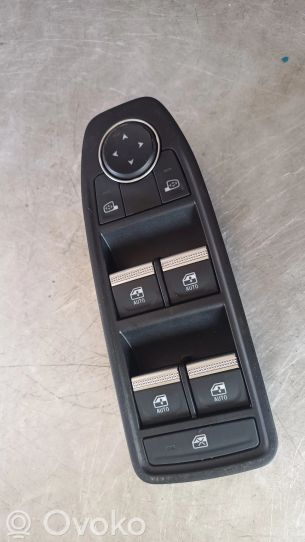 254107080R Renault Captur II Electric window control switch, 50.00 € | RRR