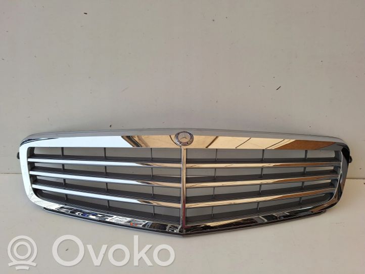 2048800323 Mercedes-Benz C W204 Grille calandre supérieure de pare ...