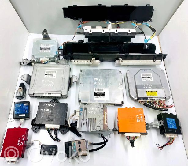 2751000522 Toyota Prius (NHW20) Engine ECU kit and lock set, 201.10 € | RRR