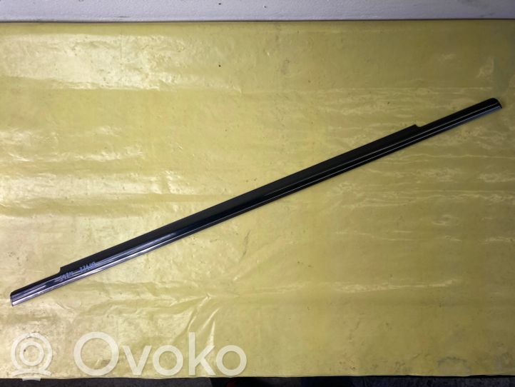 A1697351565 Mercedes-Benz B W245 Rivestimento modanatura del vetro ...