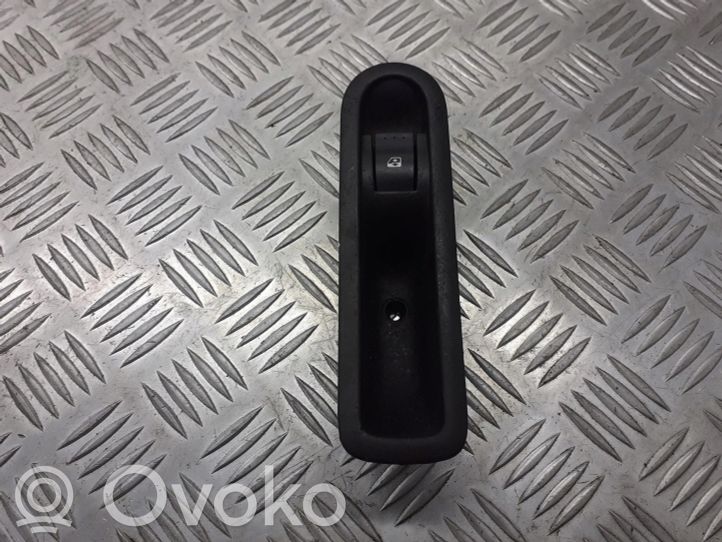 156013870 Renault Megane II Quarter vent window switch, 10.59 € | RRR