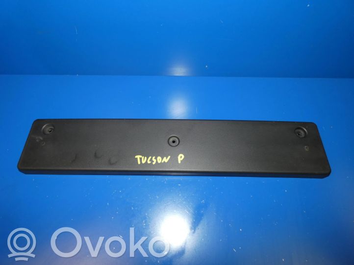 86529-D7000 Hyundai Tucson TL Number plate surrounds holder frame, 32. ...