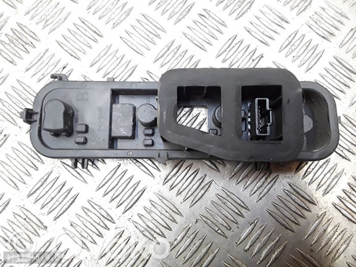 Dacia Logan II Tail light bulb cover holder, 34.48 € | RRR