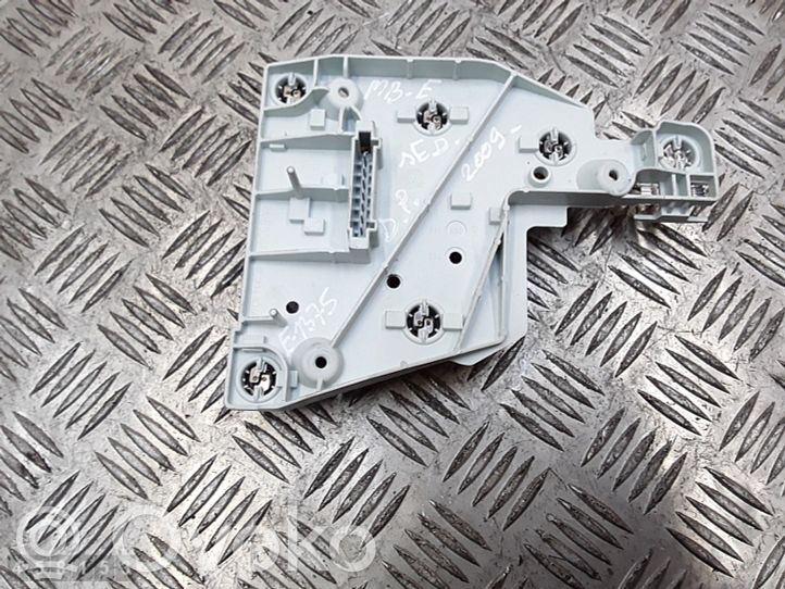 a2118201677 Mercedes-Benz E W211 Tail light bulb cover holder, 21.00 ...