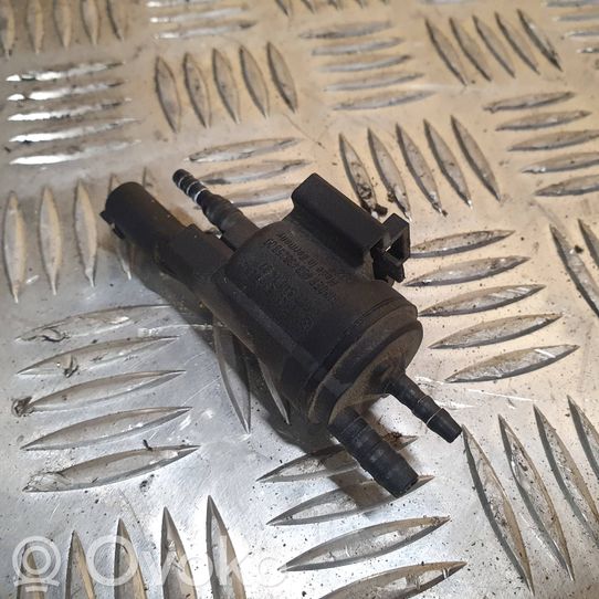 0025401497 Mercedes-Benz C W203 Électrovanne turbo, 10.00 € | OVOKO