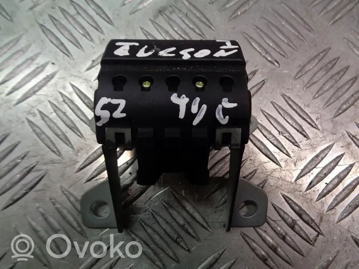 91950-2E000 Hyundai Tucson JM Tailgate/boot open switch button, 10.59 ...