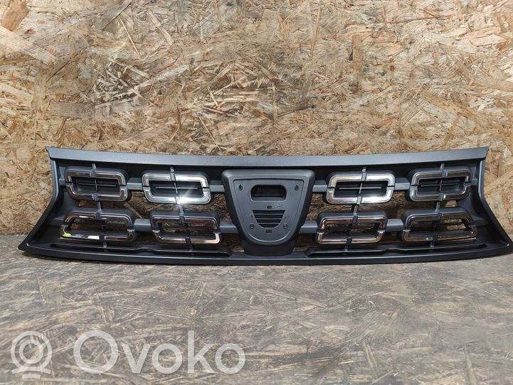 Dacia Duster Front bumper upper radiator grill, 45.00 € | RRR