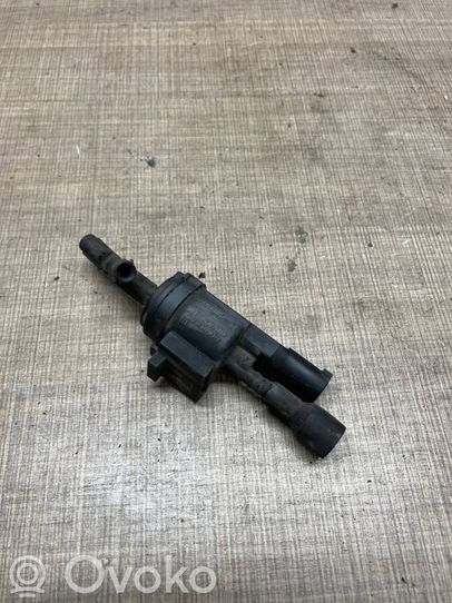 0025401497 Mercedes-Benz C W203 Valve vacuum, 17.00 € | RRR