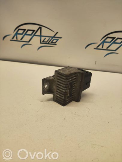 9640469680A Renault Master II Glow plug pre-heat relay, 10.00 € | RRR