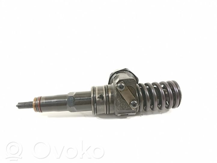 038130073BH Skoda Superb B5 (3U) Fuel injector, 81.32 € | RRR