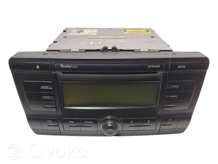 1Z0035161B Skoda Octavia Mk2 (1Z) Radio/CD/DVD/GPS head unit, 45.00 € | RRR